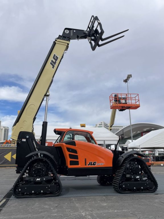 Quad Track járószerkezettel szerelt rakodót mutatott be a JLG - GÉPmax
